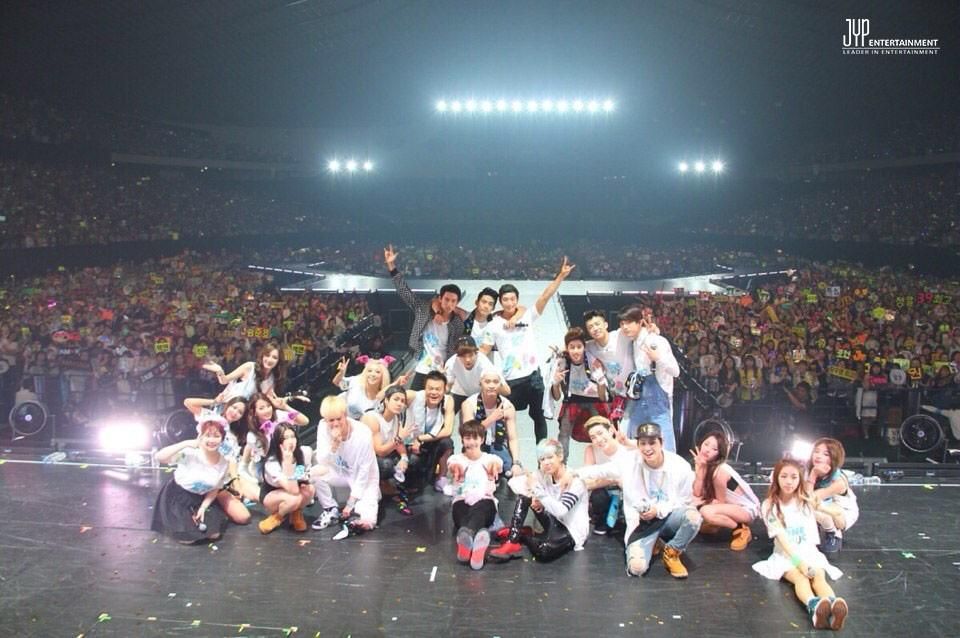 [PIC] 2014 JYP Nation ‘ONE MIC’ Group Photo – JJTHENOONAS